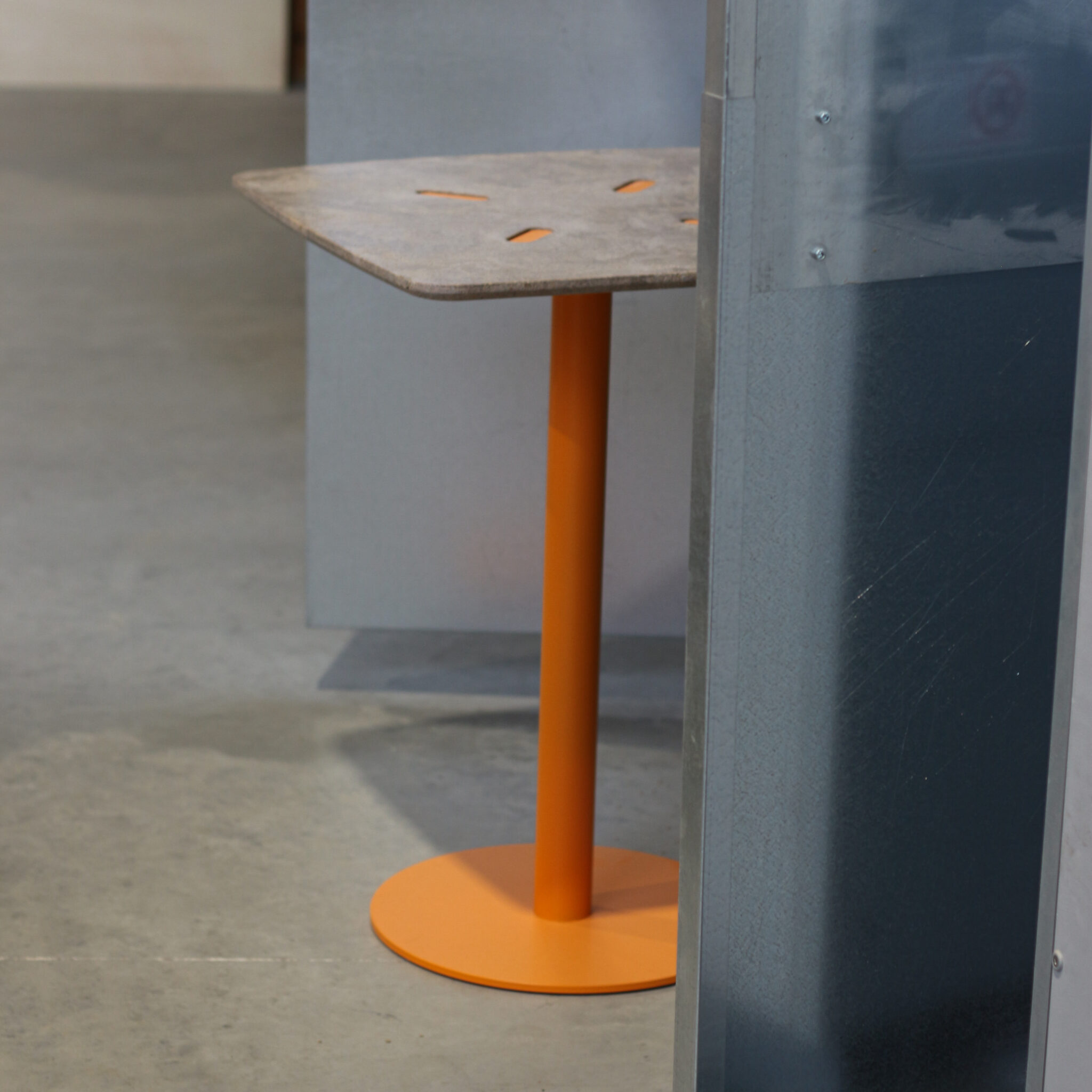 Table Newport | Table design recyclée et personnalisable | Instead Mobilier