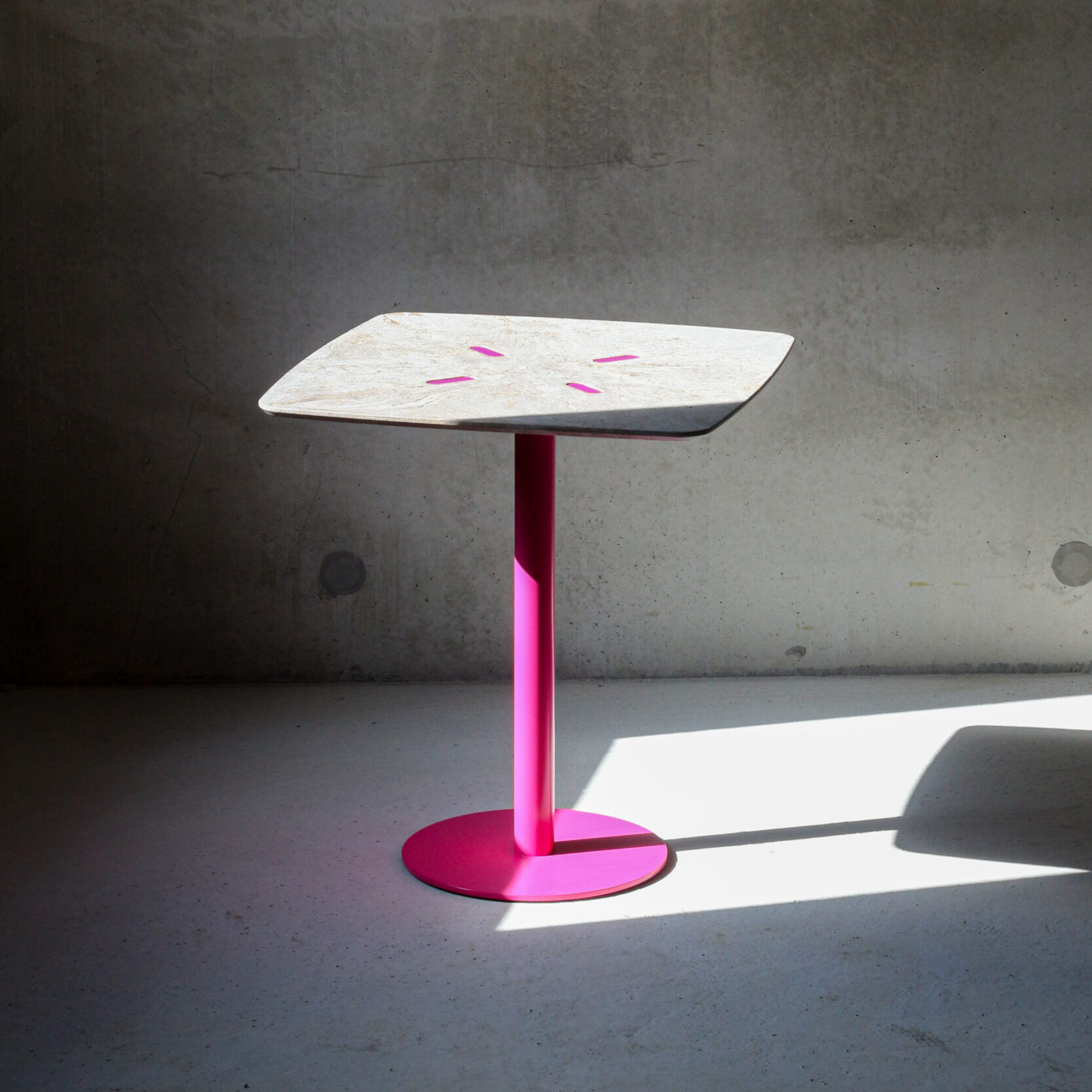 Table Newport | Table design recyclée et personnalisable | Instead Mobilier