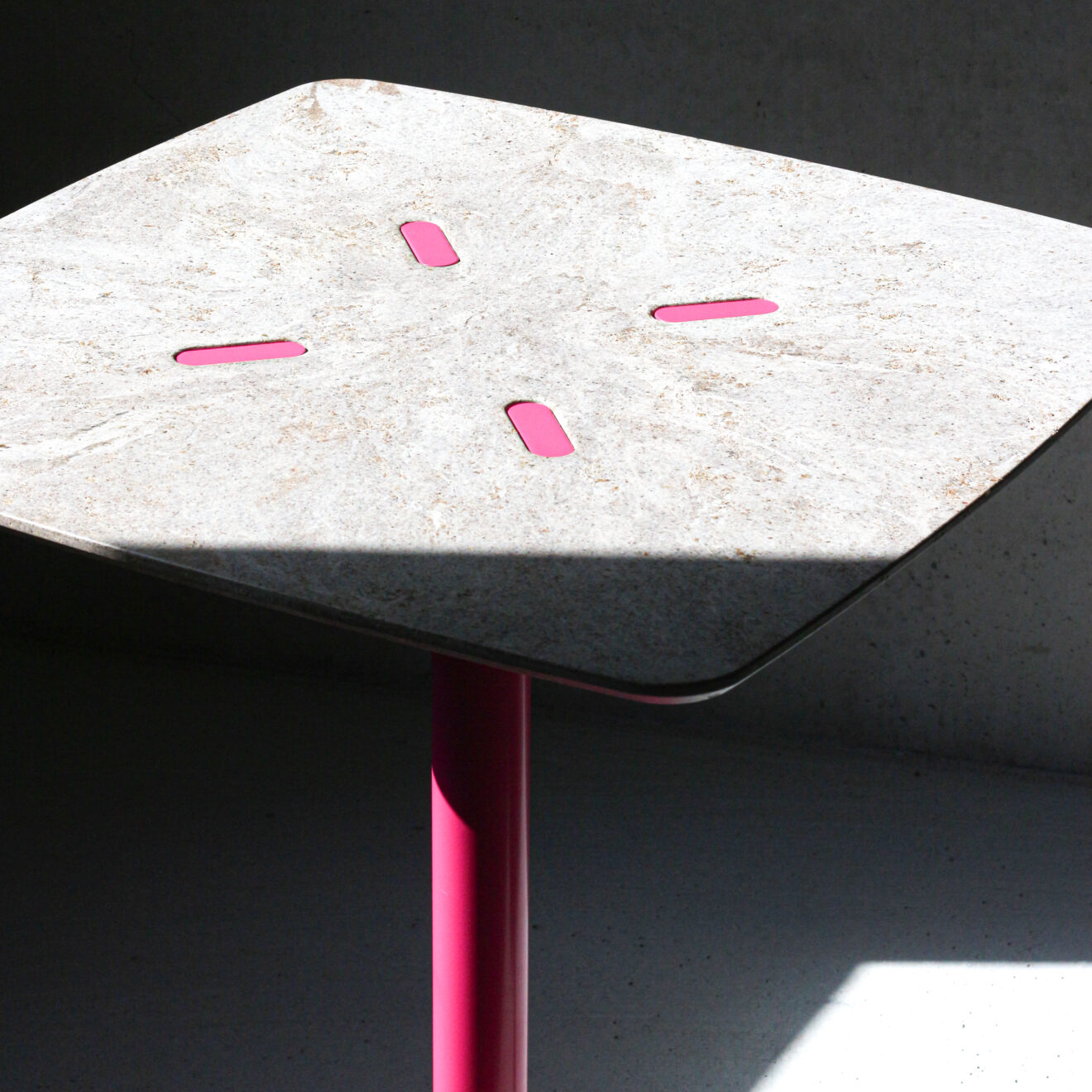 Table Newport | Table design recyclée et personnalisable | Instead Mobilier